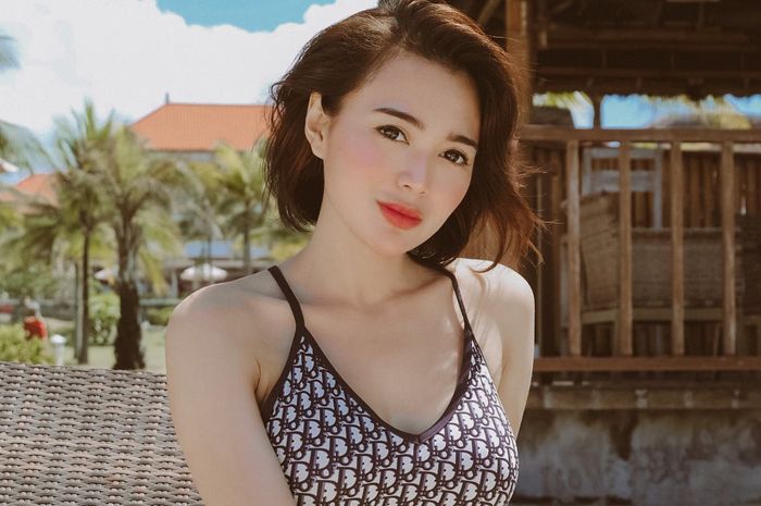 Gaya Seksi Wika Salim saat CFD, Pakai Crop Top dan Legging yang Jadi Sorotan - Stylo