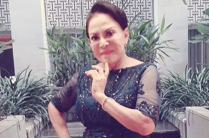 Mpok Atiek Bangkrut? Kini Sepi Job, Sang Pelawak Senior Pilih Jualan ...